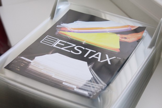 美國 EZSTAX 衣物收納神器 - SearchingC