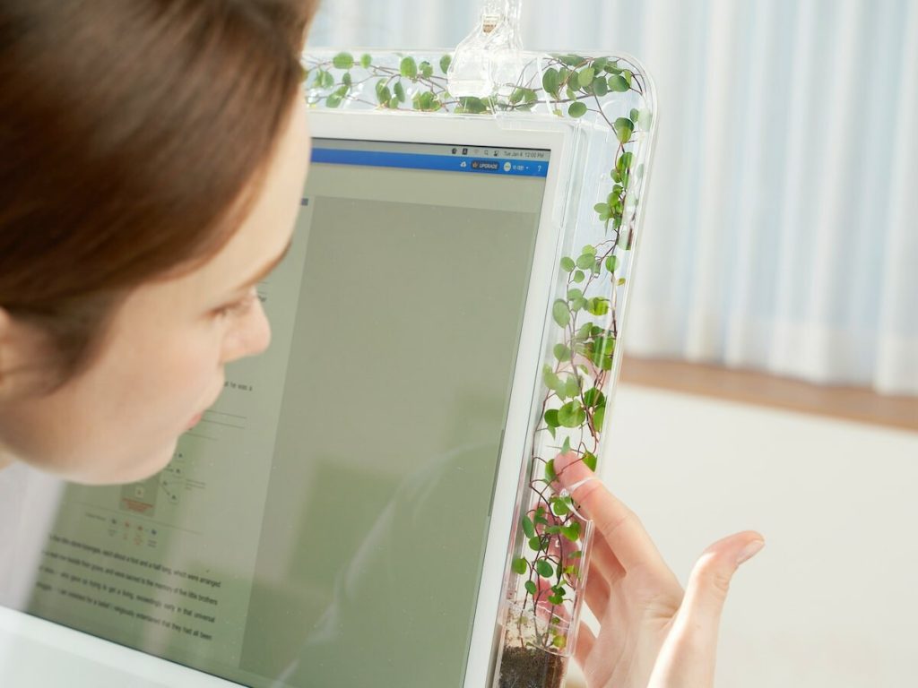 【好物推介】MONITREE 顯示器藤蔓型花盆 - SearchingC