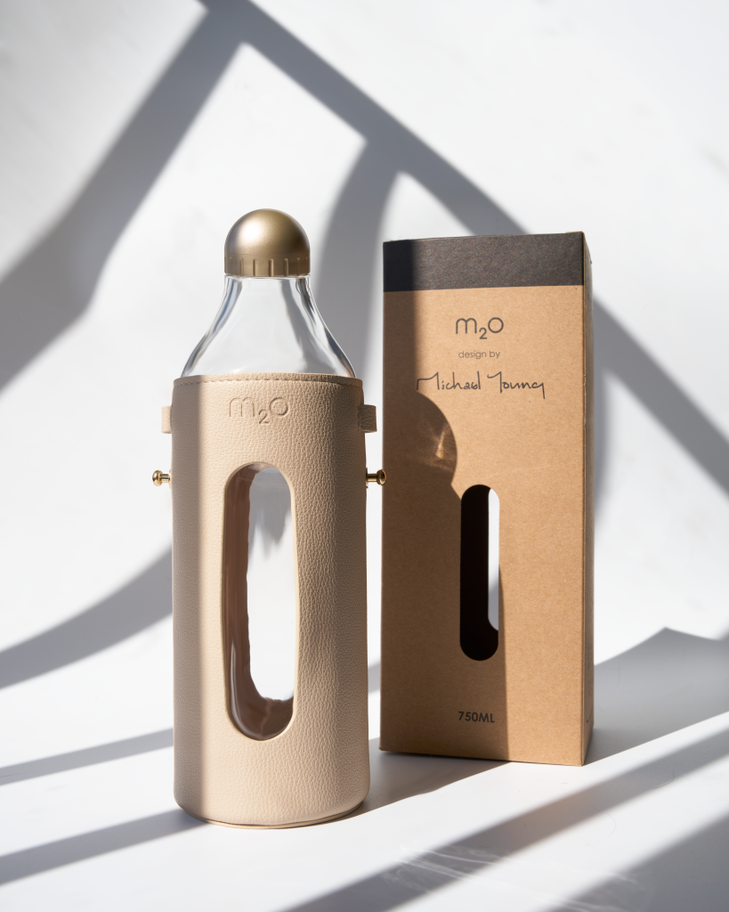 m2o /made2origin 時尚環保運動獨特彎頸水樽水瓶 750ml-純素皮革套-配同色可拆卸斜挎肩帶 (品牌直送) - SearchingC